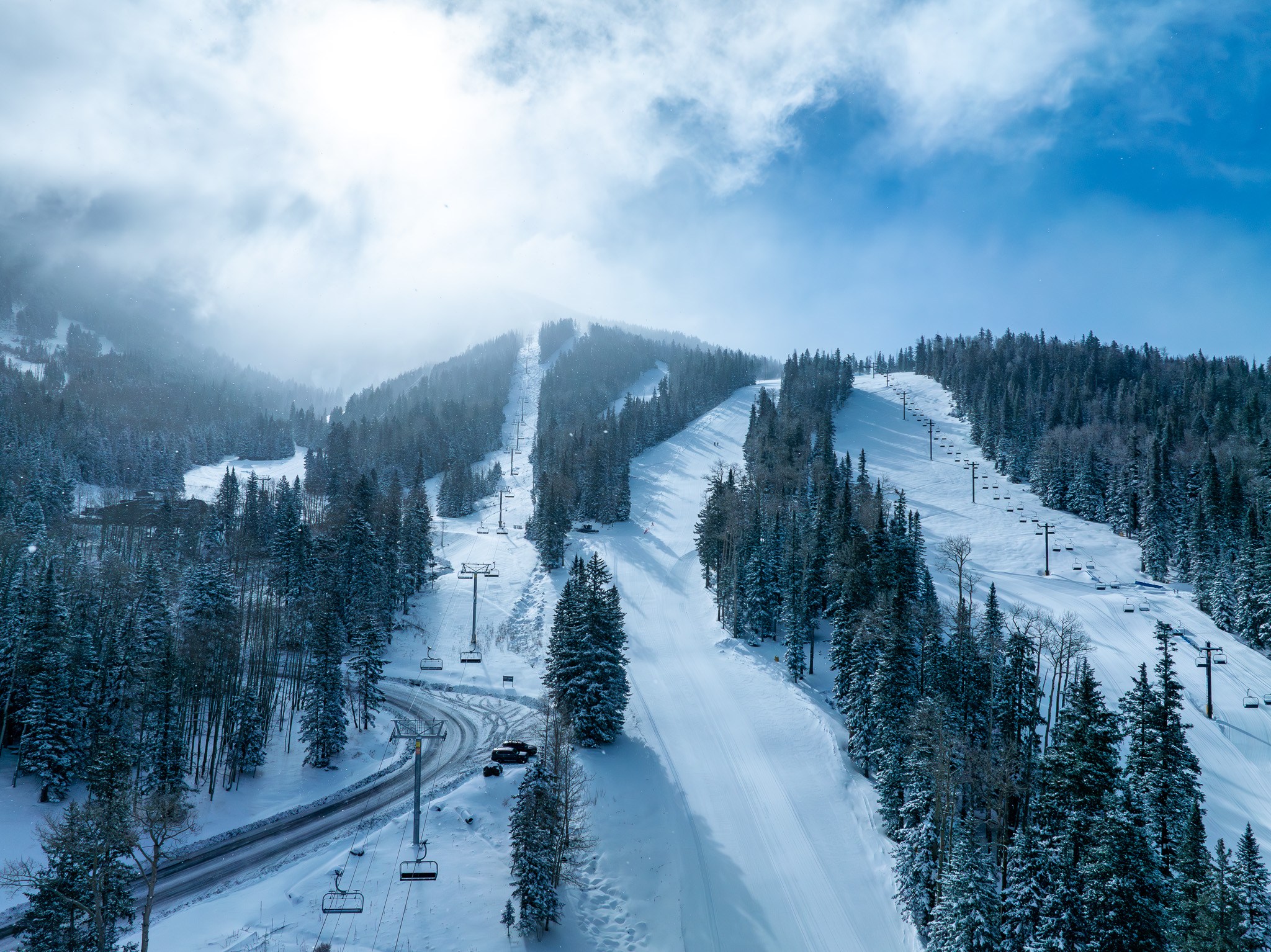 Arizona Snowbowl Sets US Snowfall Record & Skiing into May?